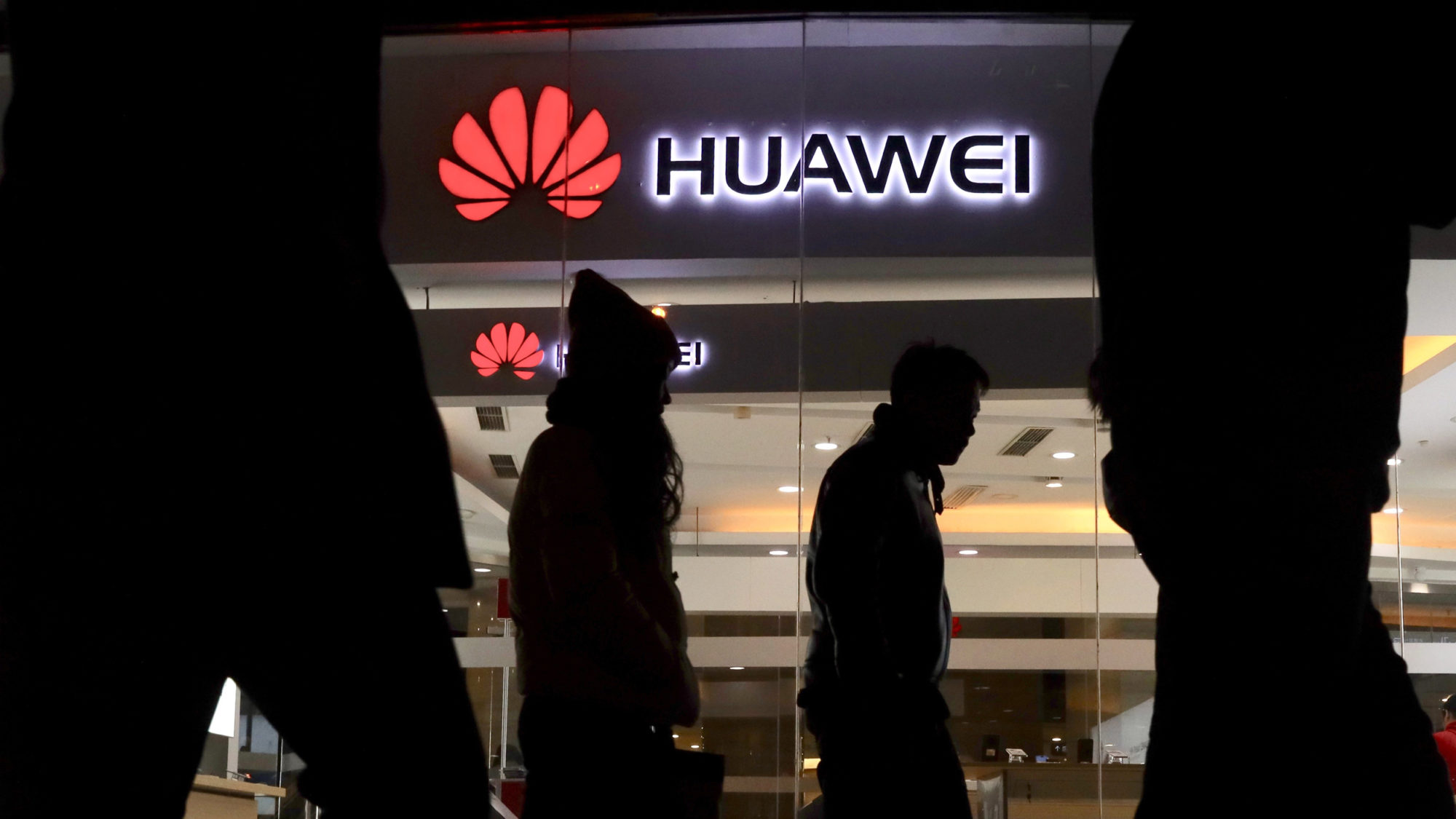 Google vs Huawei: Google stops Huawei from using Android Apps and ...