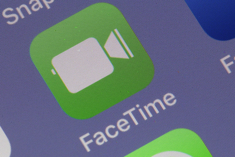 Apple iOS 13 Features: FaceTime Attention Correction in iOS 13 Uses AR ...