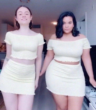 How Same Clothes Look On Different Body Sizes - Two Models Show Perfectly