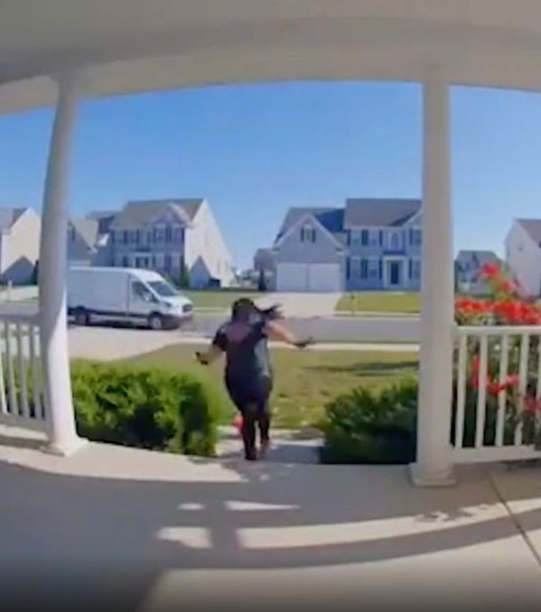 People are praising this amazon driver for following young son’s ...
