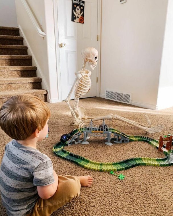 Toddler Befriends A Creepy Skeleton His Parents Got As A Halloween ...