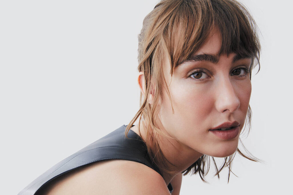 Who is Ana on Netflix's Muted?