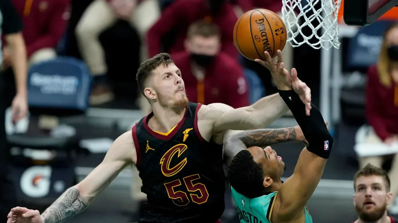 New York Knicks to Offer Isaiah Hartenstein Big Contract Amid Offseason ...