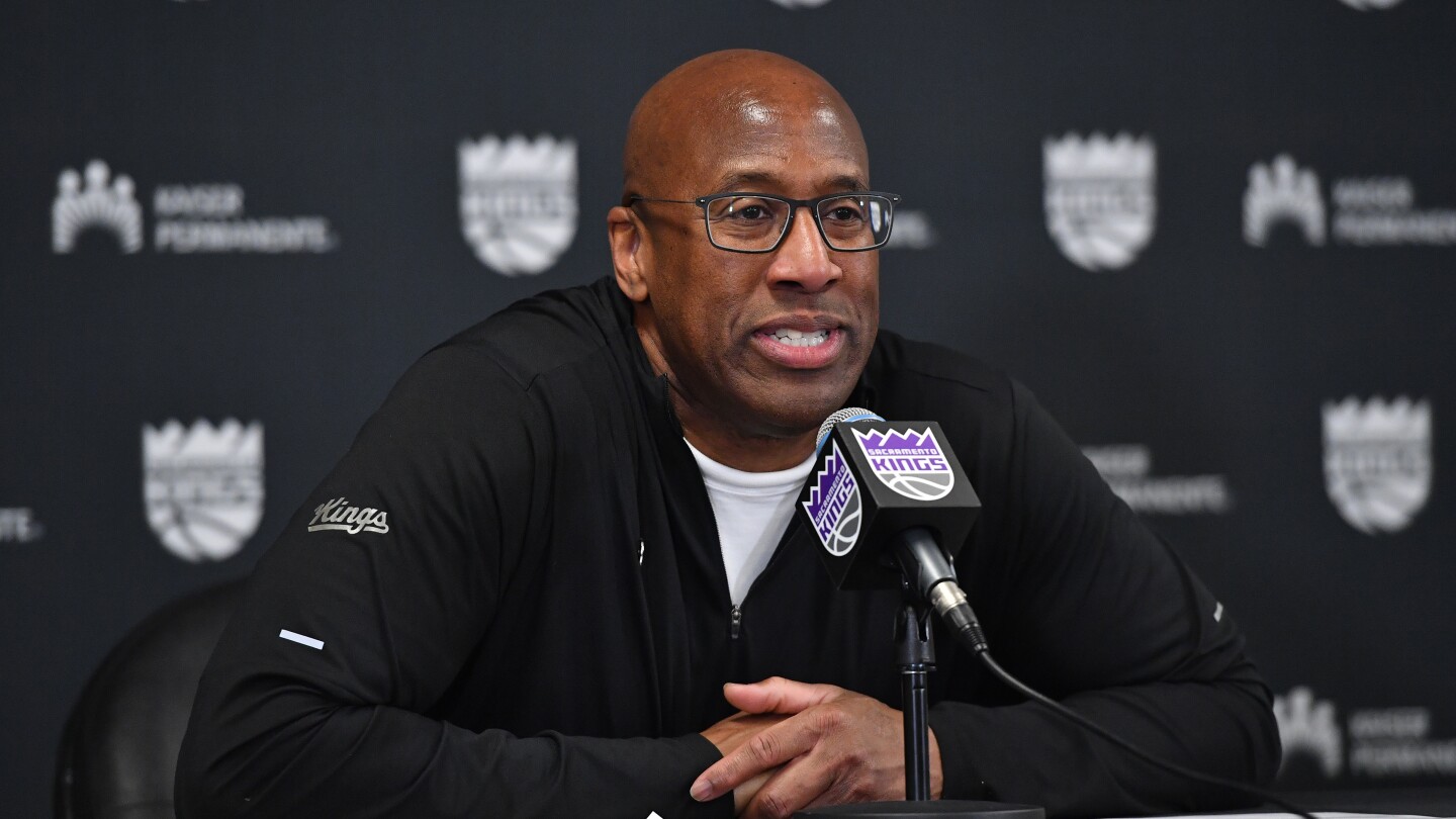 Sacramento Kings Management Believes Mike Brown Is Overvalued, Contract Extension Stalled