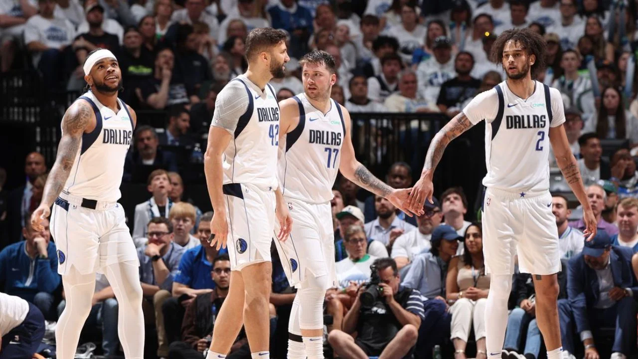 Kristaps Porzingis Faces Tough Crowd During Boston Celtics-Dallas ...