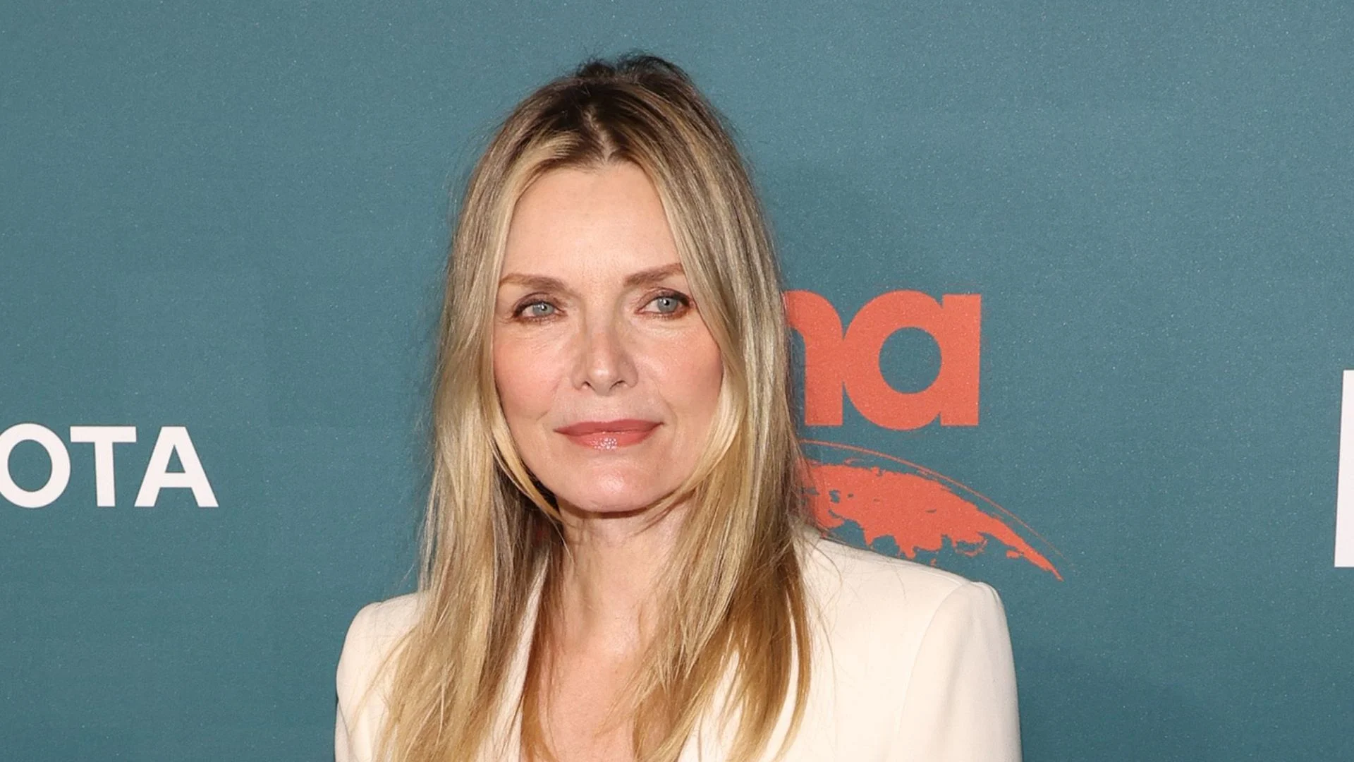 How Michelle Pfeiffer Saw Keanu Reeves' Stardom Potential Before His ...