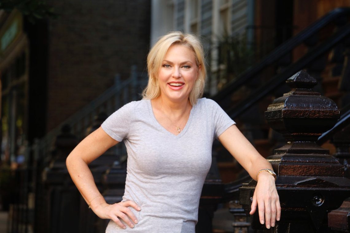 Elaine Hendrix's Wiki: Age, Bio, Movies, TV Shows, Net Worth